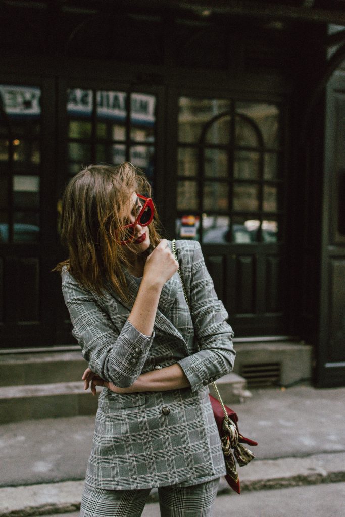 How to wear a checked suit with sneakers • Couturezilla